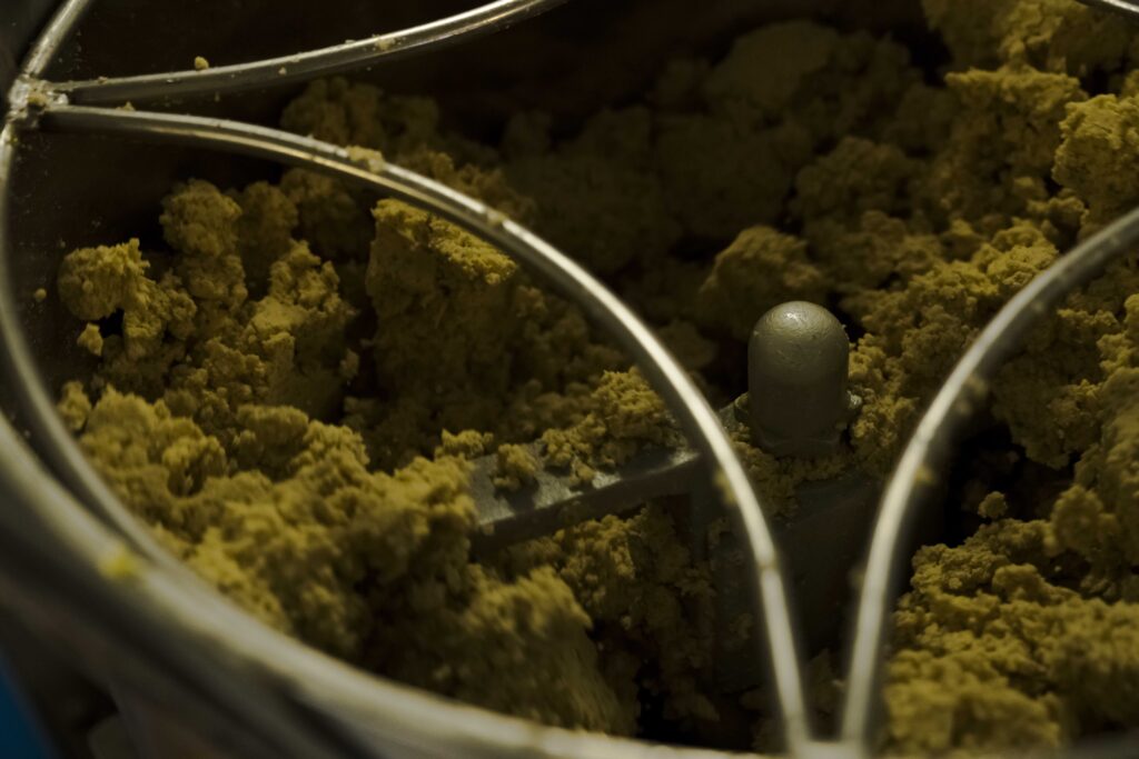 Barley miso by traditional manufacturing method | Hayakawa